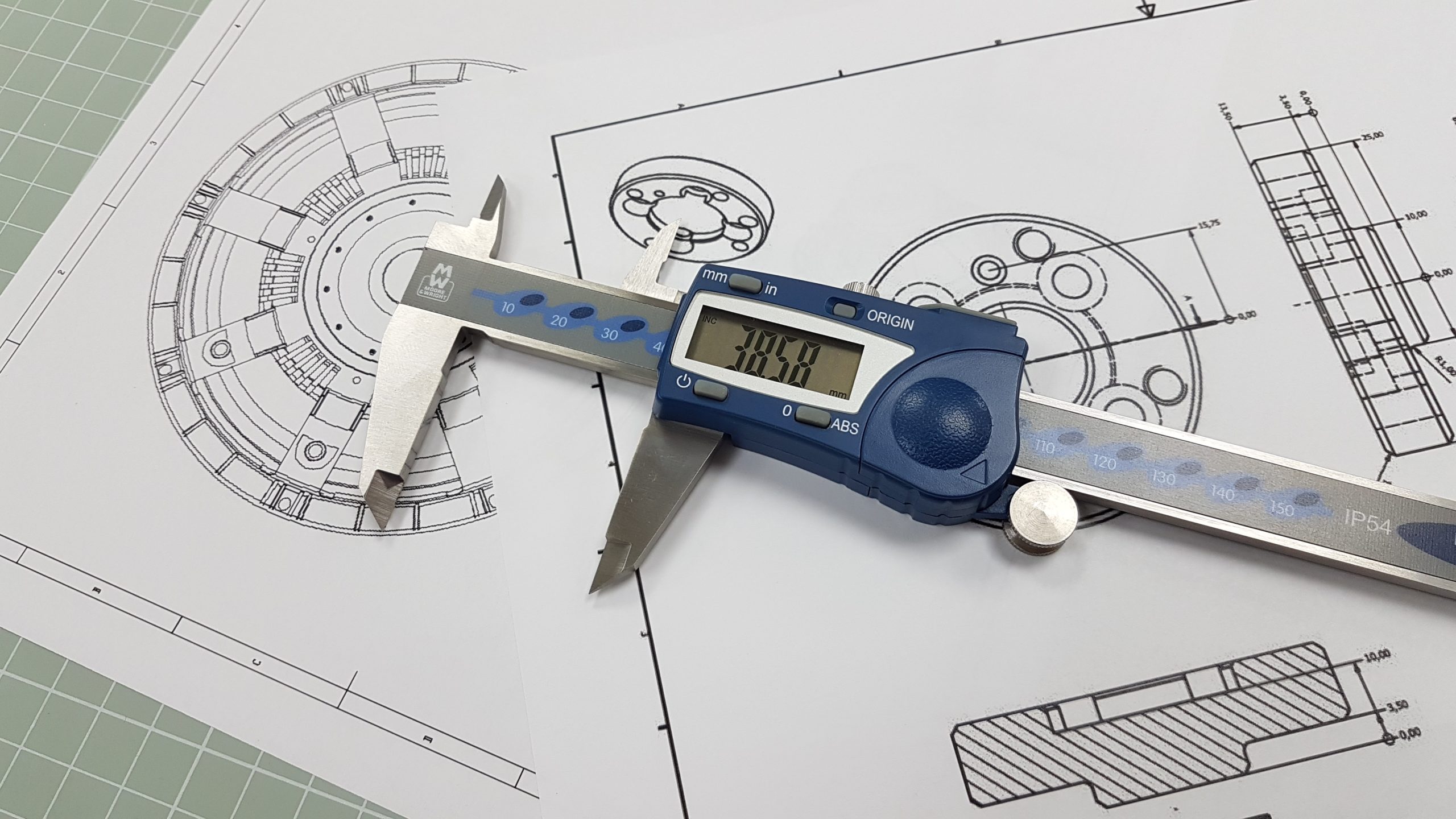 Grab a Moore and Wright 110 DABS Series Digital Caliper for cheaper ...